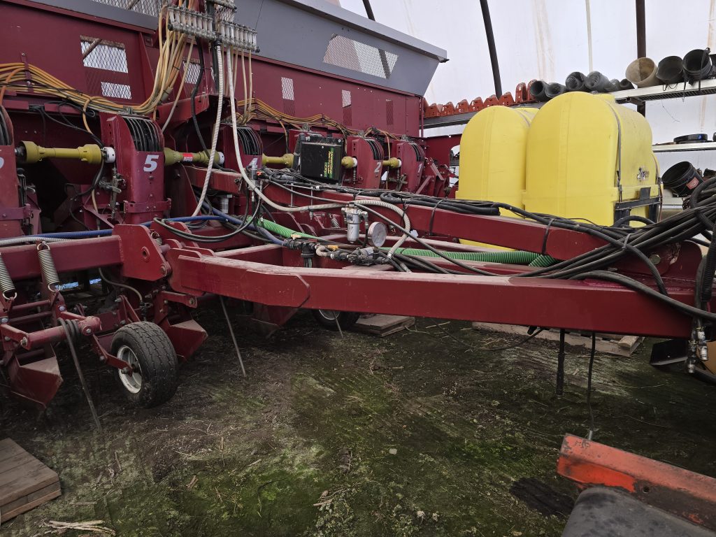 8080 Spudnik 8 Row 34in Cup Type Pull Type Planter - Gallant Sales